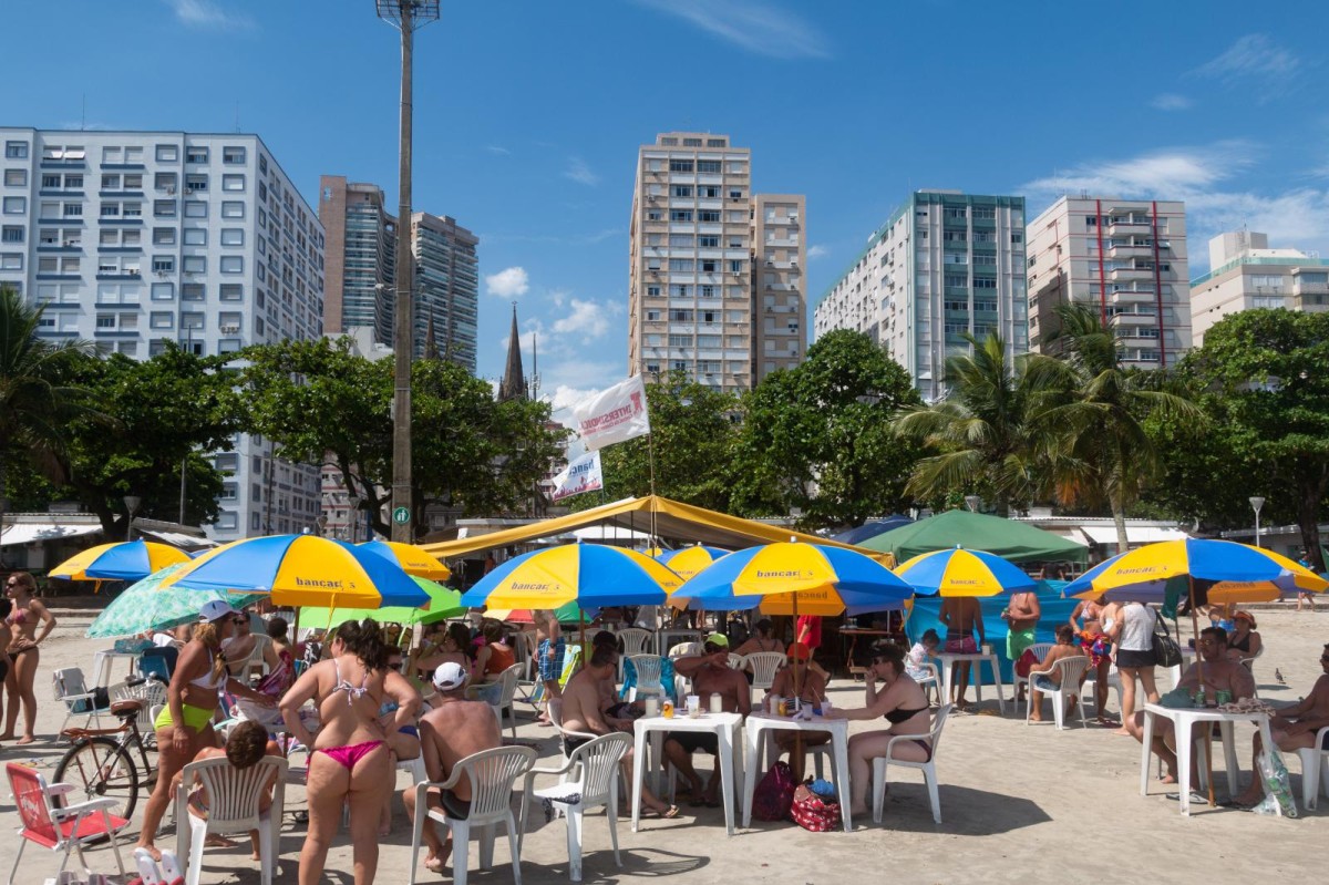 Divirta-se na barraca de praia armada até o final de abril! [SEEB ...