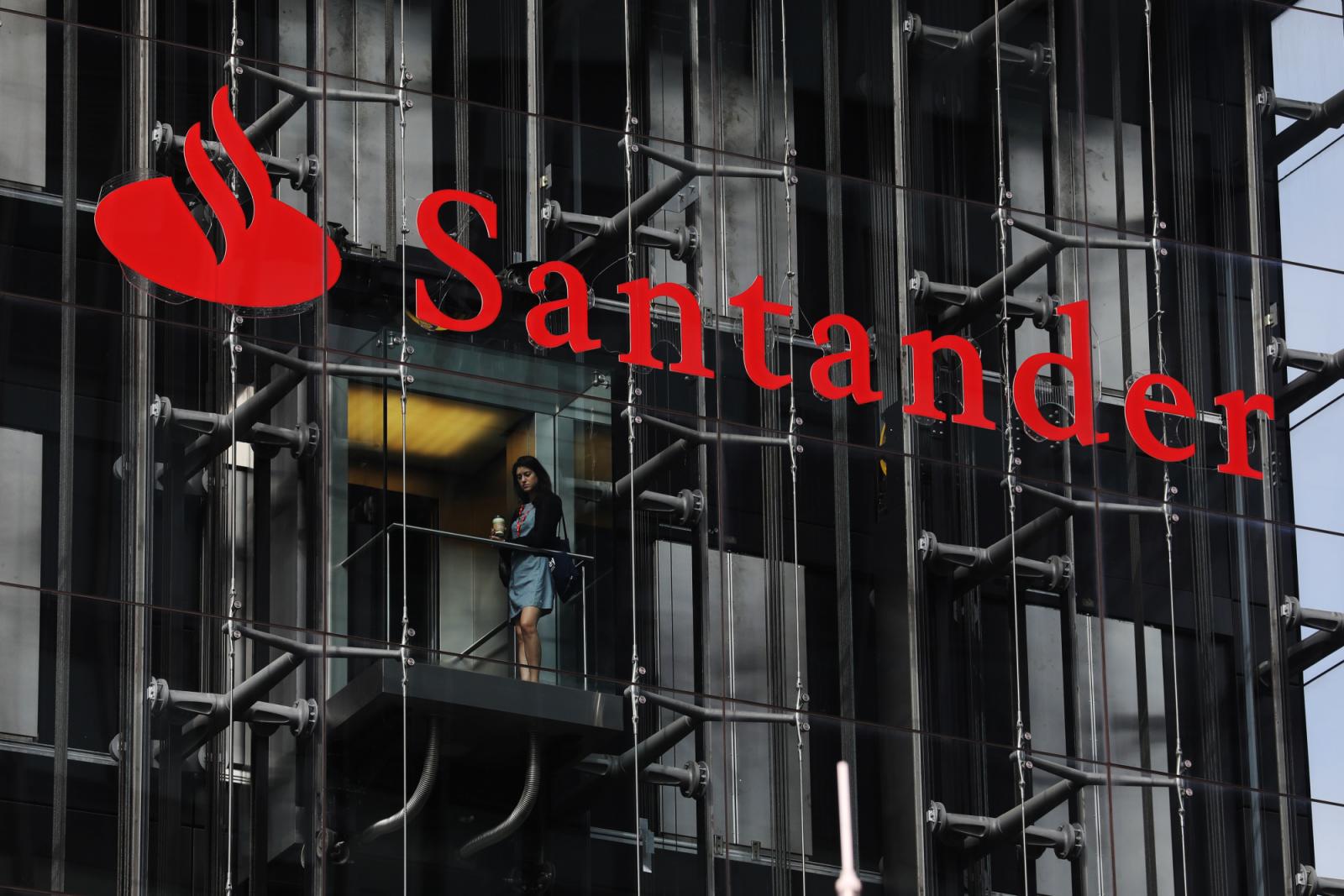 Santander Brasil tem lucro recorrente acima do esperado no 3º trimestre ...